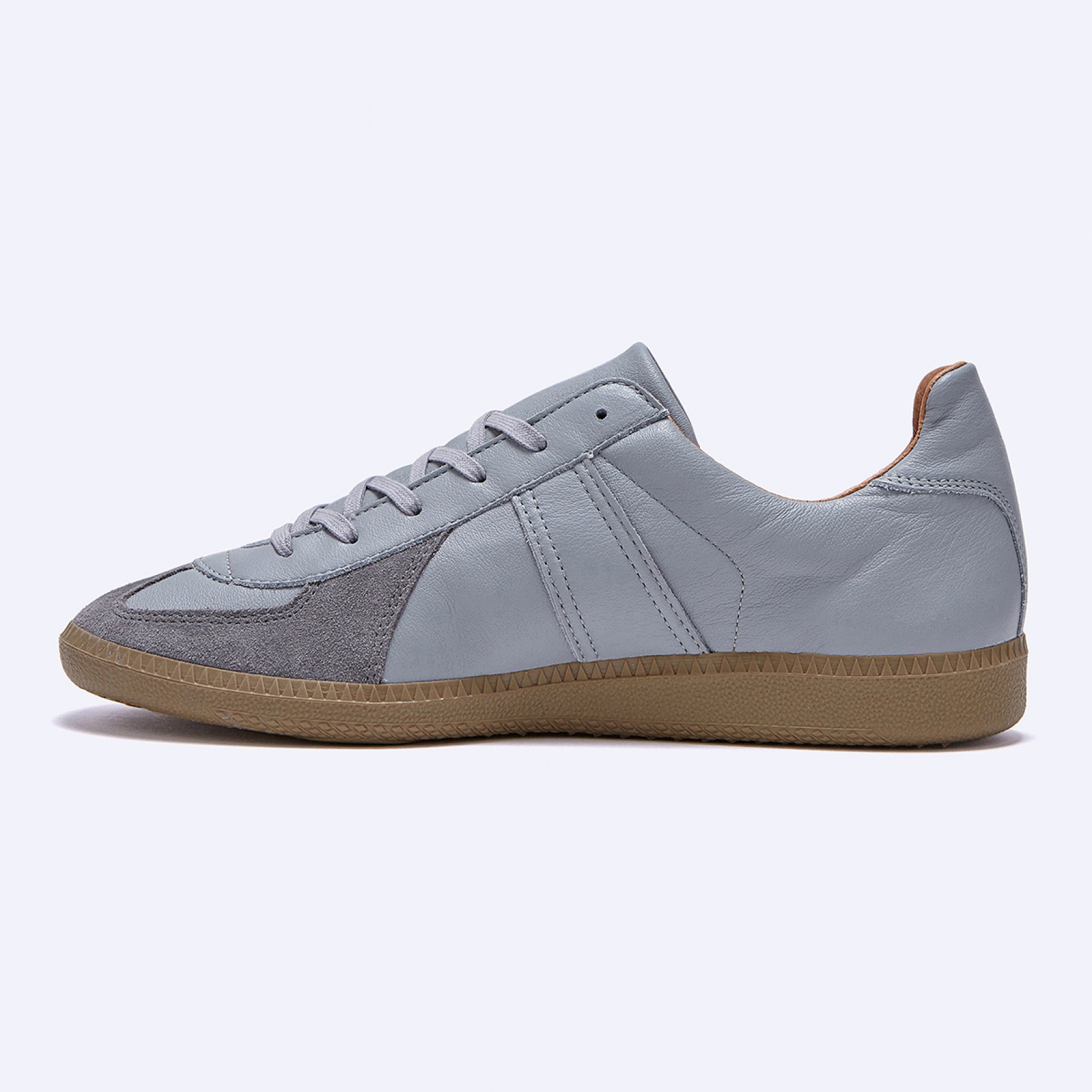 리프로덕션 오브 파운드 REPRODUCTION OF FOUND GERMAN MILITARY TRAINER 그레이 , 1700L ...